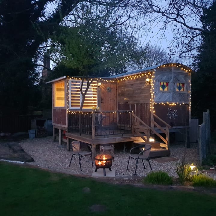 Churchside Huts - The Cosy Nest Hut Glamping Pod - Louth