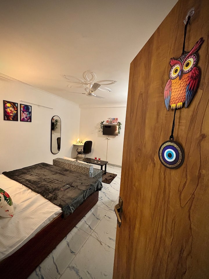Pop-chic Vasant Kunj | Self Check-in | With Heater - New Delhi