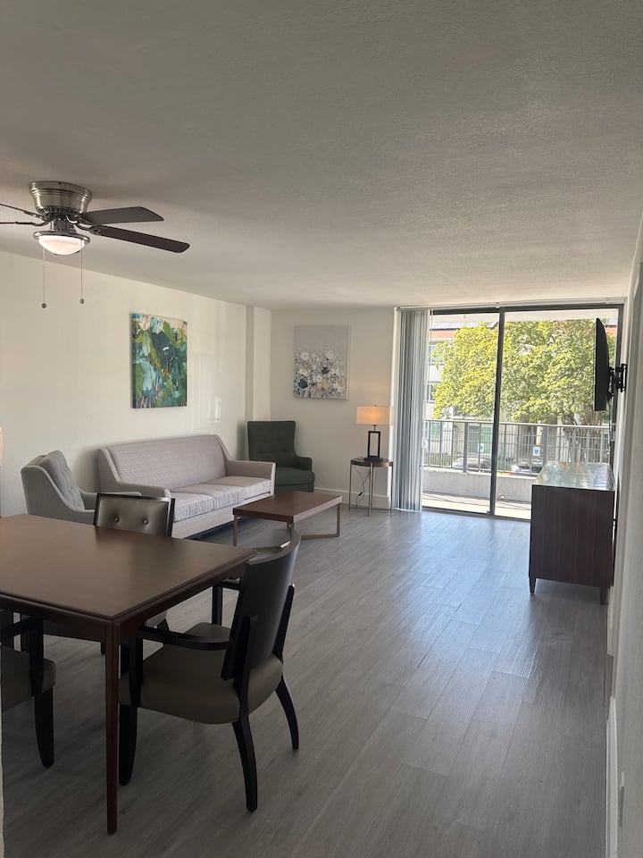 Modern North Miami Apartment W/ Pool & Balcony - Miami Gardens, FL