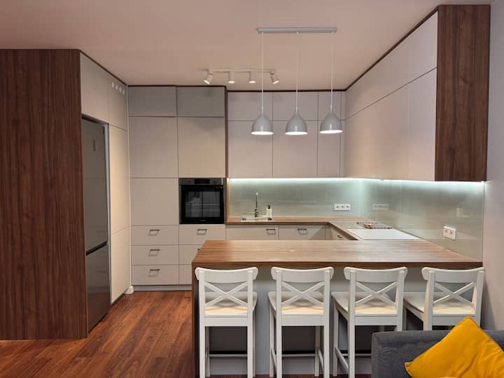 Spacious 3-room Apartment With Private Parking - Kraków