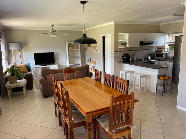 Cozy Central Family Townhouse - George