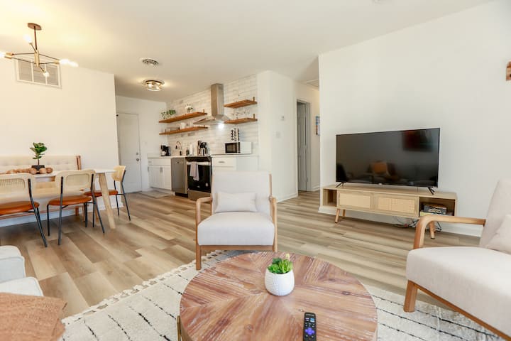 Beach–lake Boho Escape | Newly Renovated - 노퍽