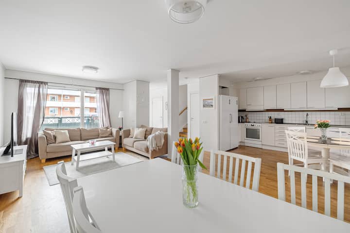 Mysigt Radhus Nära Stockholm City - Stockholm