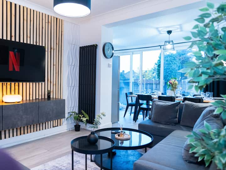 Lush 6br House • Hot Tub • Private Driveway 2 Cars - Essex