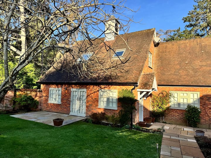 Charming 3-bed Private Cottage In The Chilterns - Beaconsfield, UK