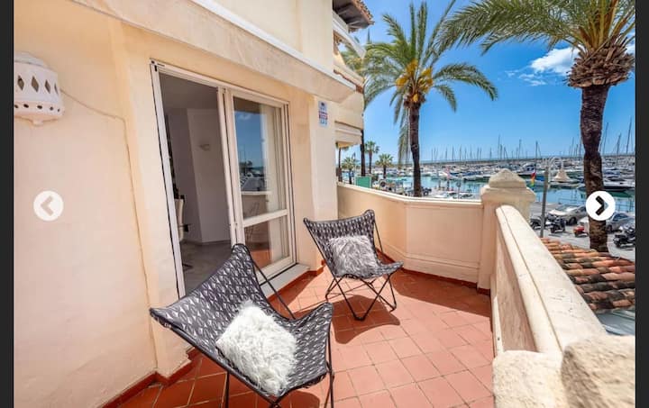 Luxury Seafront Flat In Puerto Marina - 貝納爾馬德納