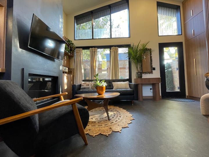 *New Listing*the Roncy Den—a Boutique Laneway Home - Toronto