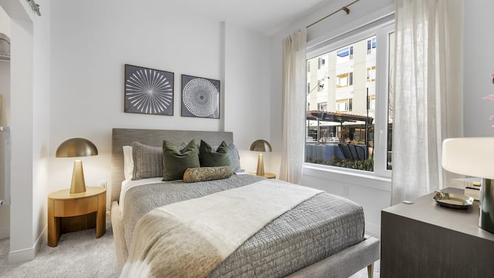 Curated Designer Retreat • Pool • Gym • Dining - Everett, MA