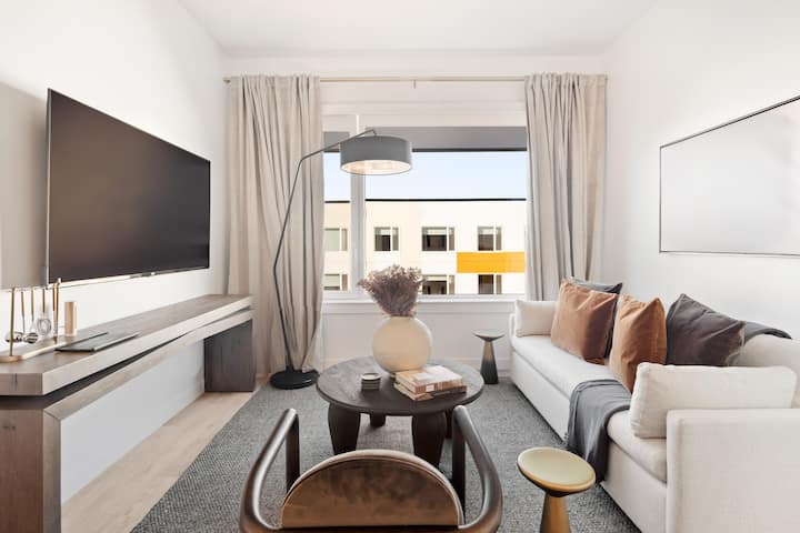 Curated Designer Retreat • Pool • Gym • Dining - Malden, MA