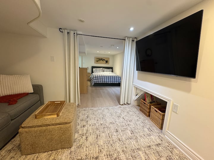 Trendy West End Suite | Steps To Transit + Bloor - Toronto