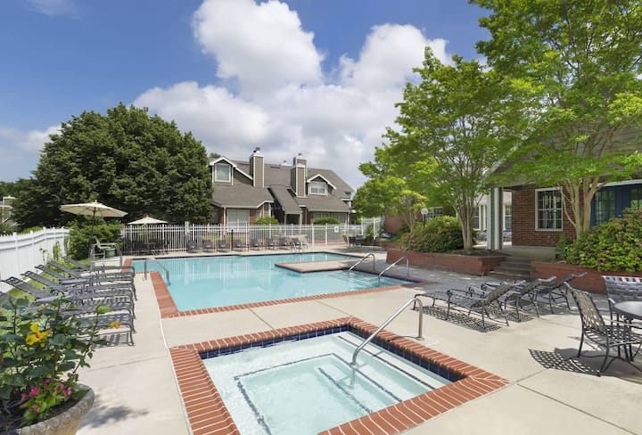 1br W/ Workspace, Fireplace & Laundry – Near D.c. - Woodbridge, VA