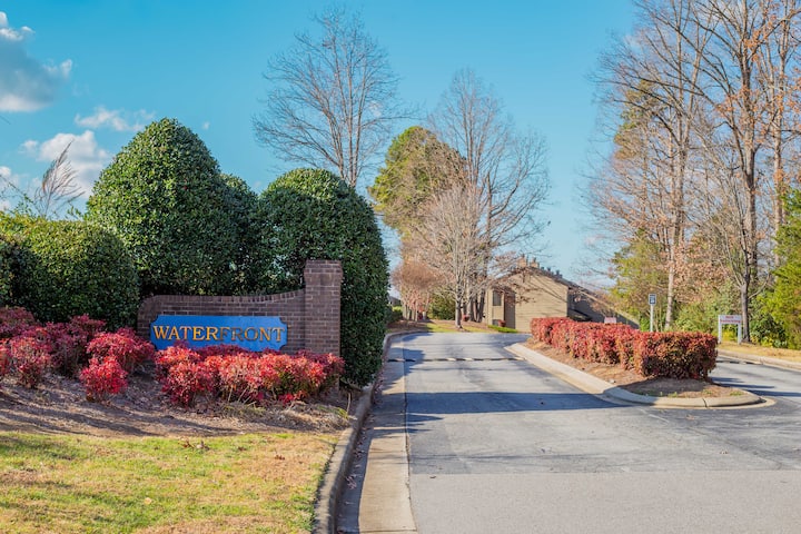 Safe High Point Hoa Townhome Near Gso Airport - High Point, NC