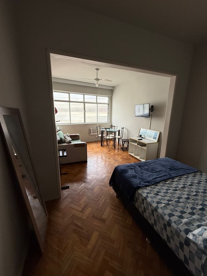 Apartamento A Uma Quadra Da Praia De Copacabana - Brazil