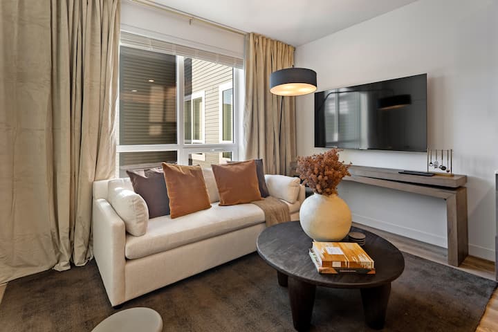 Sterling 1br At Everett | Pool & Gym - Encore Boston Harbor