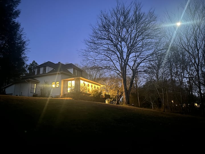 Updated Farmhouse - Clarkesville, GA