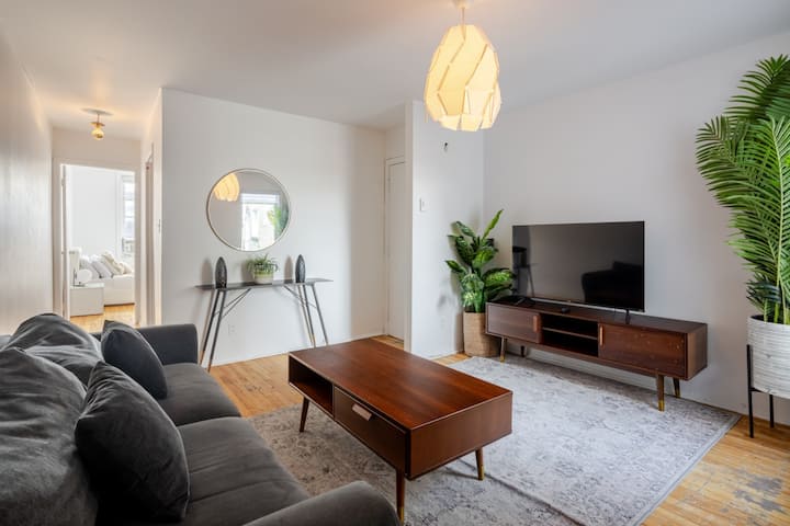 Modern 2br In Plateau  Steps To Downtown - Montreal