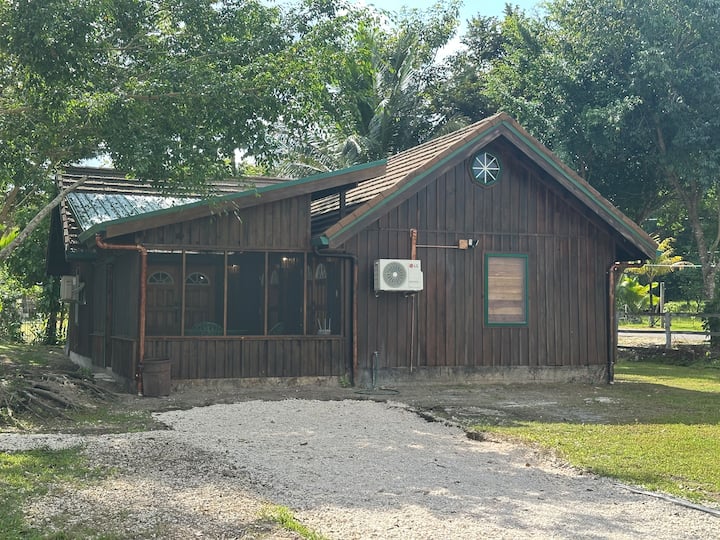 Howler Landing Vacation Rentals. - Belize