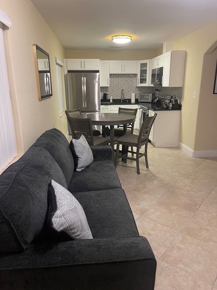 Independent Front Duplex. 2 Bedroom 1 Bath. - Tampa, FL