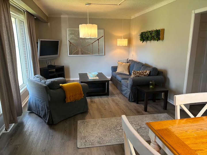 Spacious Upper-level Home  Bright & Comfortable - Greater Sudbury