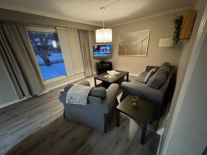 Spacious Upper-level Home • Bright & Comfortable - Greater Sudbury