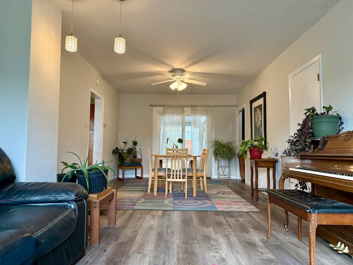 Charming Dubuque Retreat Close To River - Dubuque, IA