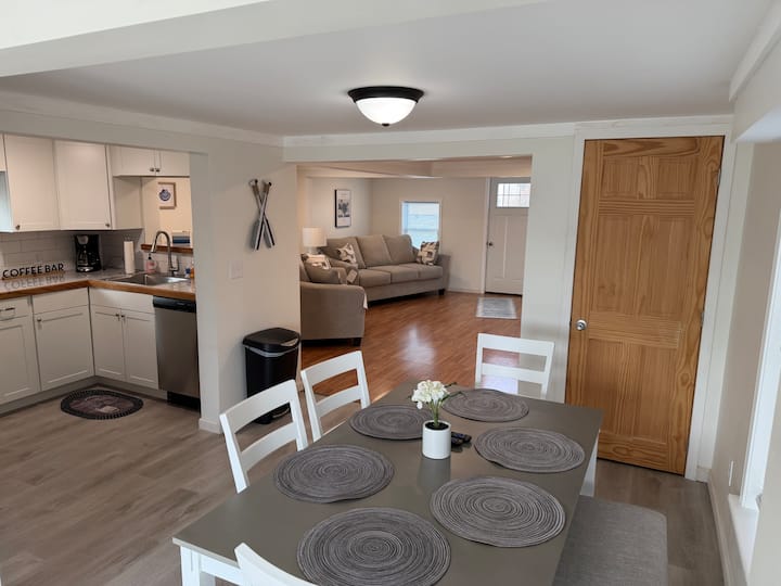 Waterfront Home 3 Bedrooms 1.5 Bath. Water View - Sylvan Beach, NY