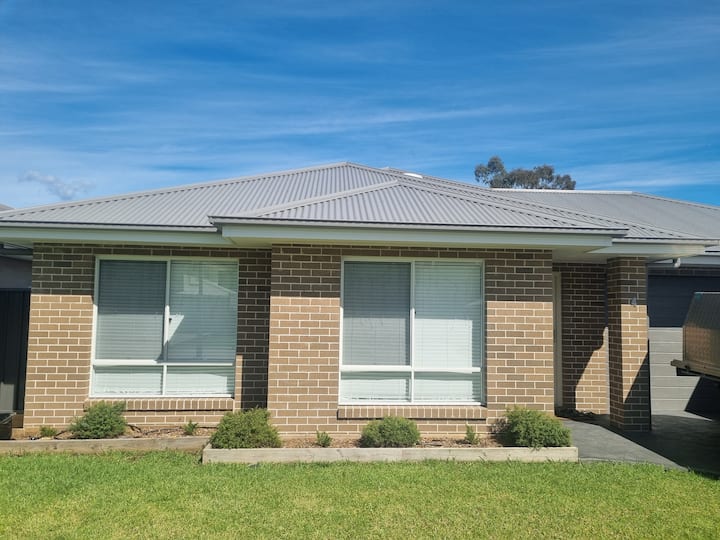 Modern 4br Home • Minutes To The Lake - City of Lake Macquarie