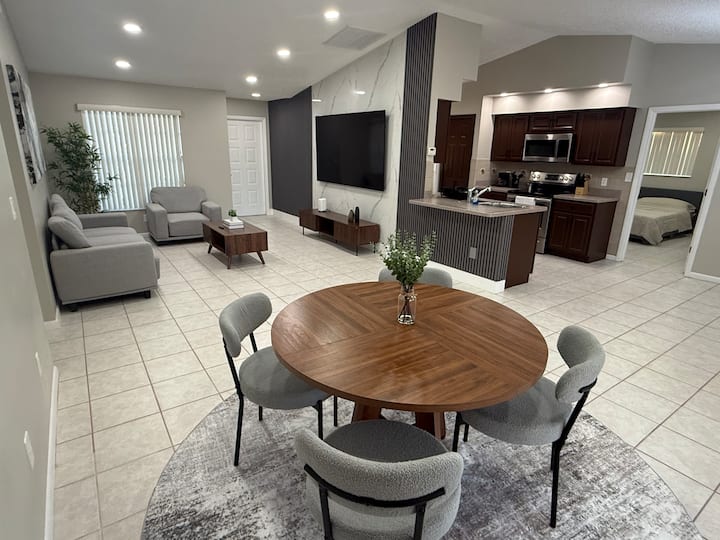 Sunny Cape Coral Stay - 케이프코럴