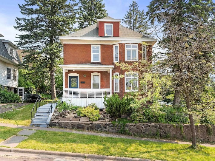 Furnished Unit With Stunning Lake Superior Views. - Duluth, MN