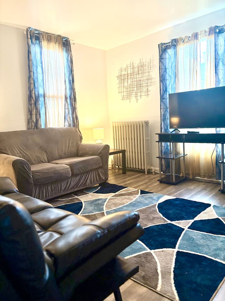 Cute, Cozy Lower Apartment Near The Falls & Casino - Niagara Falls, NY