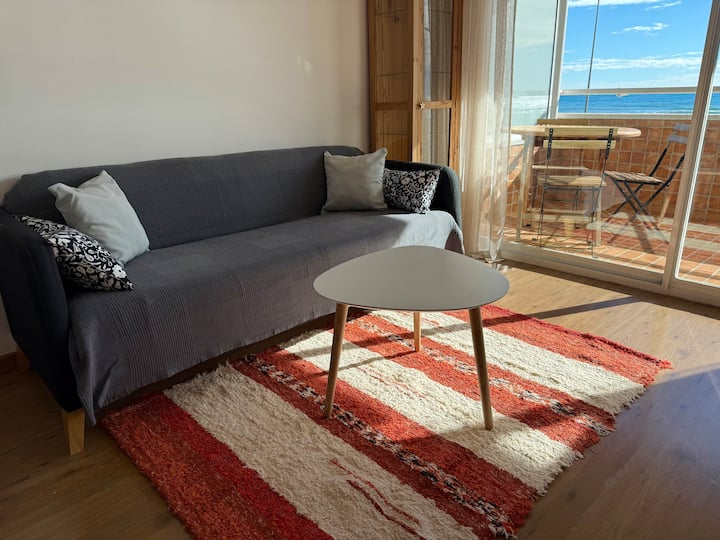 Bel Appartement Face à La Mer - Castelldefels