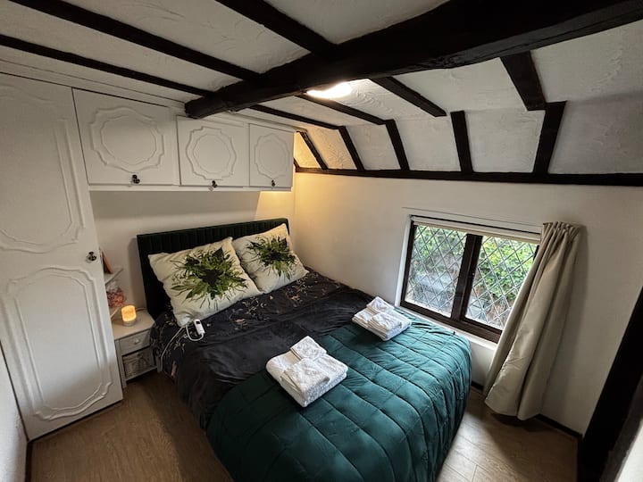 Tiny Cottage - Dunstable