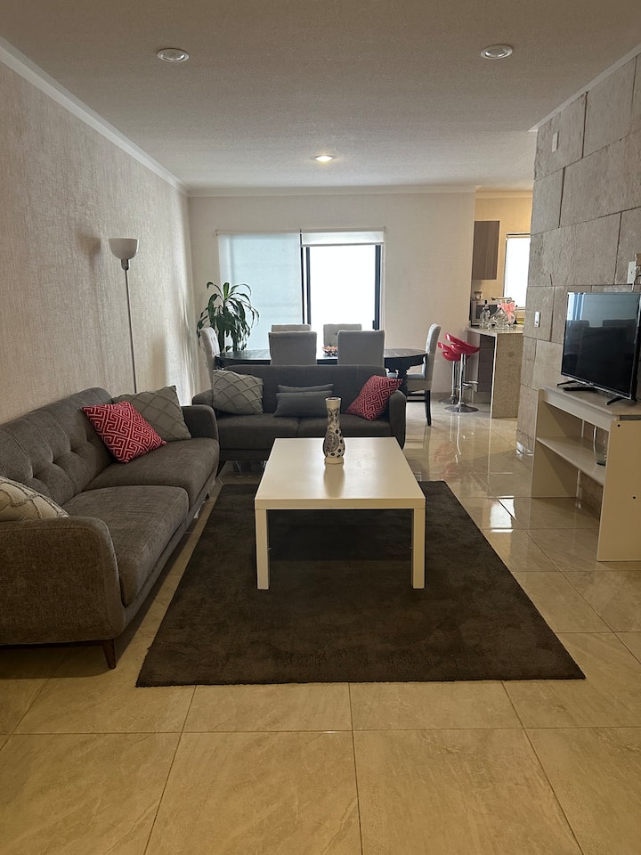 Hermosa Casa De 3 Plantas En Privada. - Santiago de Querétaro