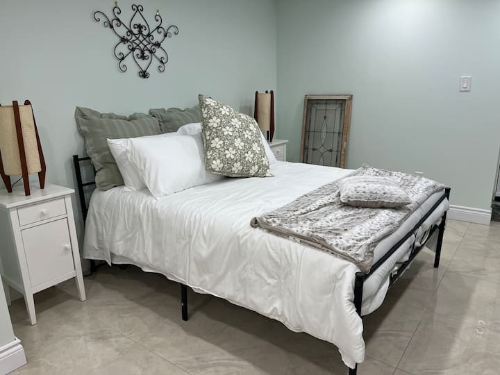 The Cozy Basement Suite - Toronto, ON