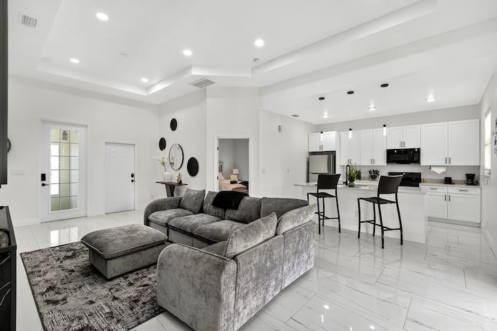 The Modern Escape L 3br House - Lehigh Acres