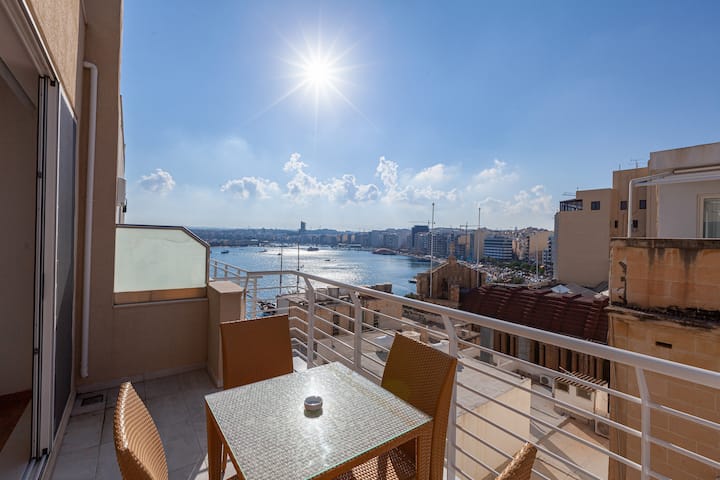 Sant Antnin Penthouse / Sliema Ferries / Sea Views - Valletta