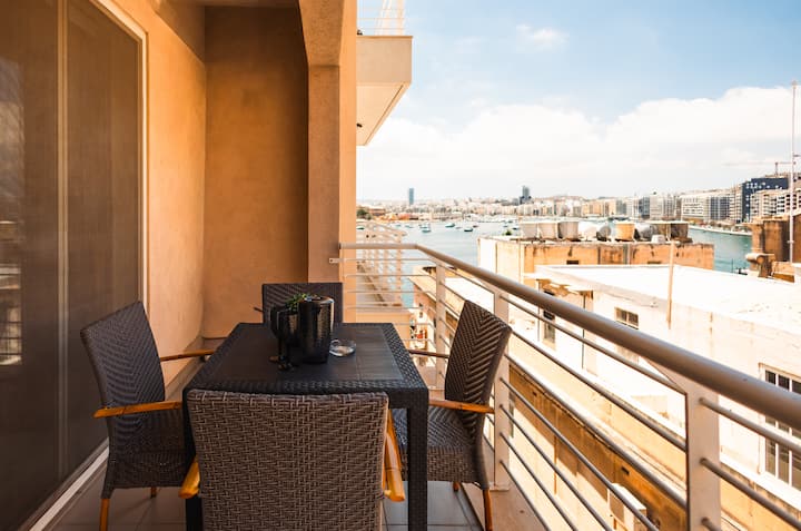 Sant Antnin Suites | Sliema Ferries | Sea Views - Valletta