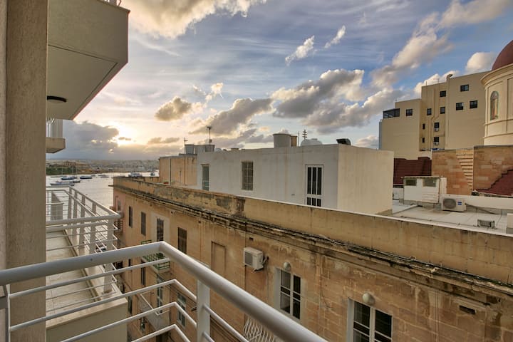 Sant Antnin Suite No.3 / Sliema Ferries / Sea View - Malta