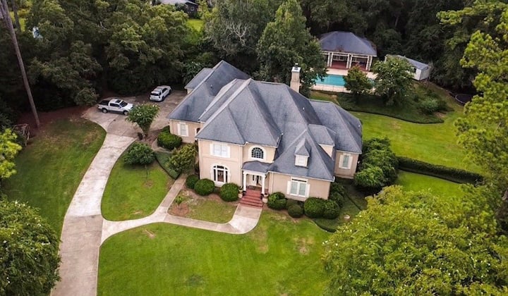 Luxury 5,700+ Sqft Retreat + Private Pool House - Albany, GA