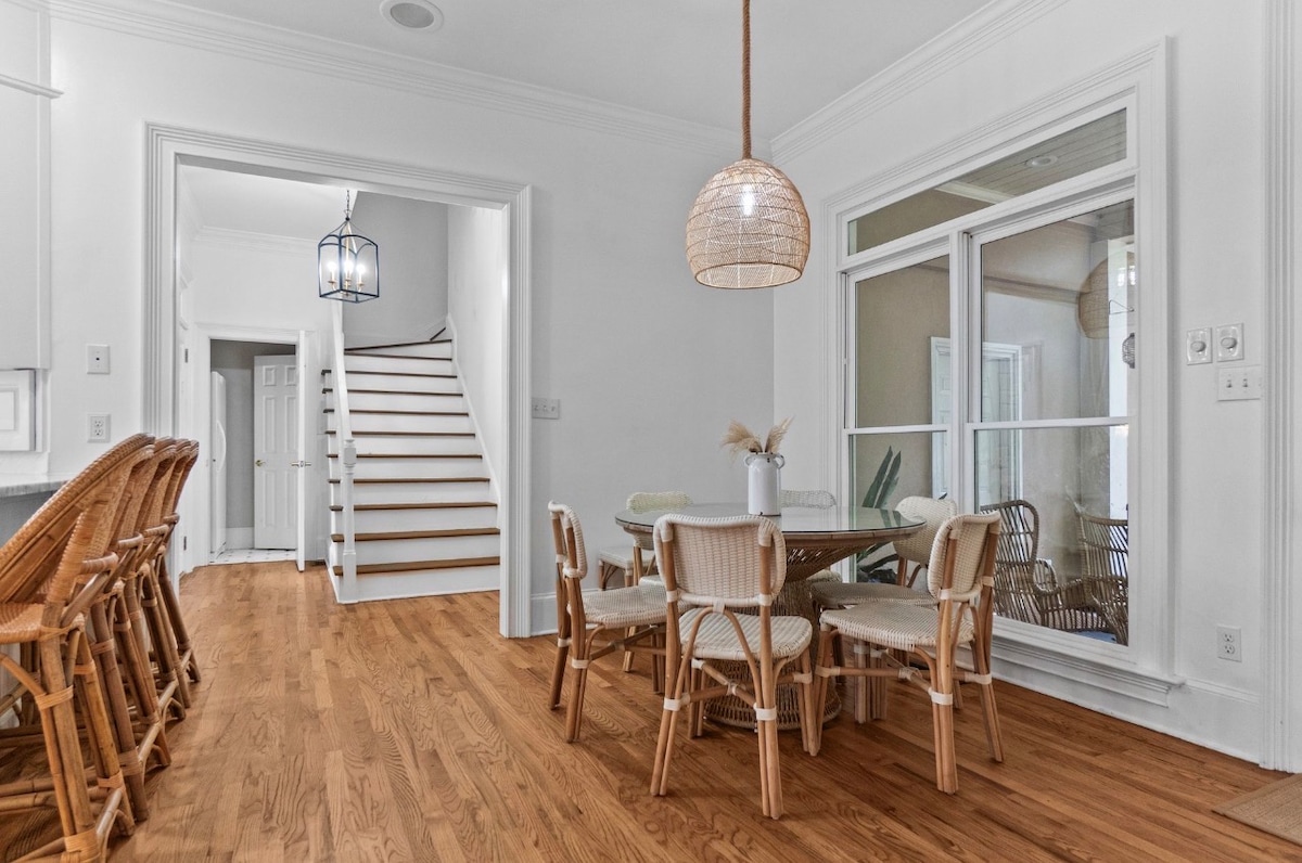 Luxuriöser Rückzugsort mit über 5700 Quadratfuß + privates Poolhaus ...