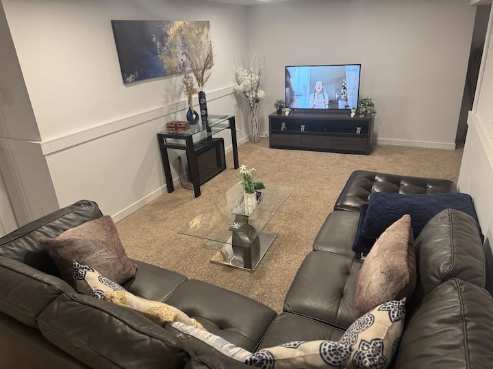 Chambre Au Sous-sol, Salon Avec Entrée Séparée - Winnipeg Folk Festival