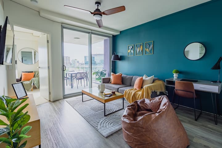 Chic 2br |Tennis Finals + Hot Chip @ Valley + Prkg - Brisbane