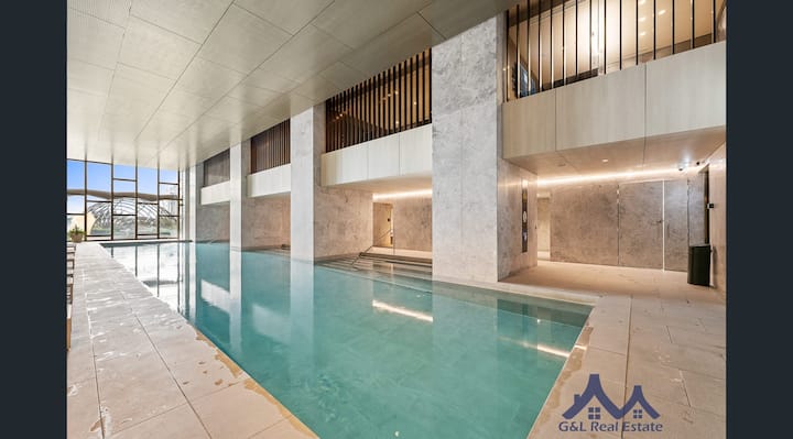 Entire Modern City Retreat • Luxury Amenities - Victoria