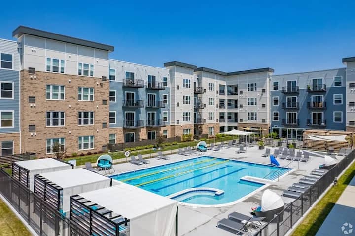 Luxury Furnished Apartment - Naperville