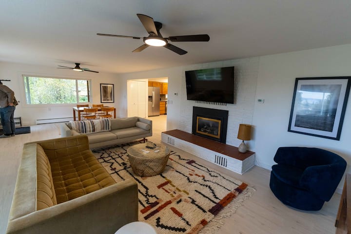 Bright, Modern Remodel With Stunning Views - Bellingham, WA