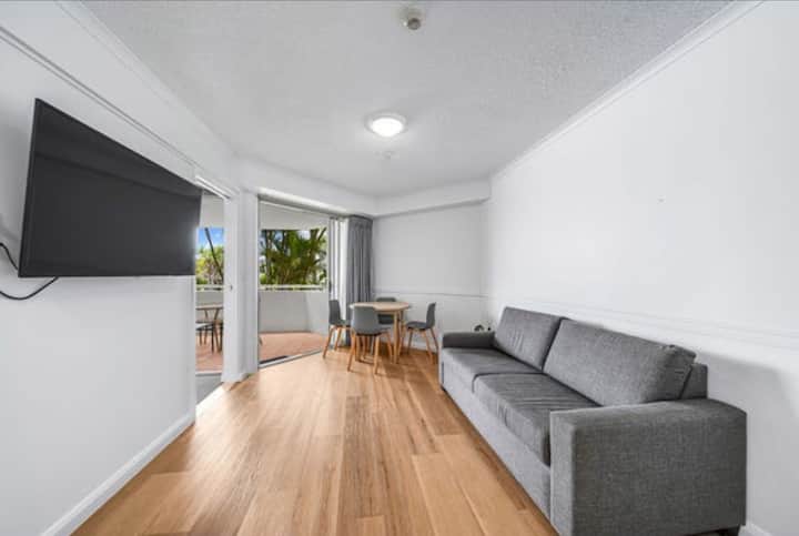 Beach Hideaway 1br + Foldout Lounge - Maroochydore