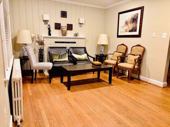Sunny 2br Home Near Metro, Parking - Gaithersburg, MD