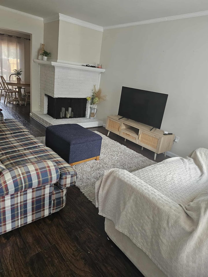 Central Location To Everything In Cary! - Cary, NC