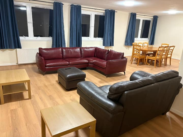 Dundee Loft: Central 4-bed Penthouse, Comfy Beds - Dundee, UK