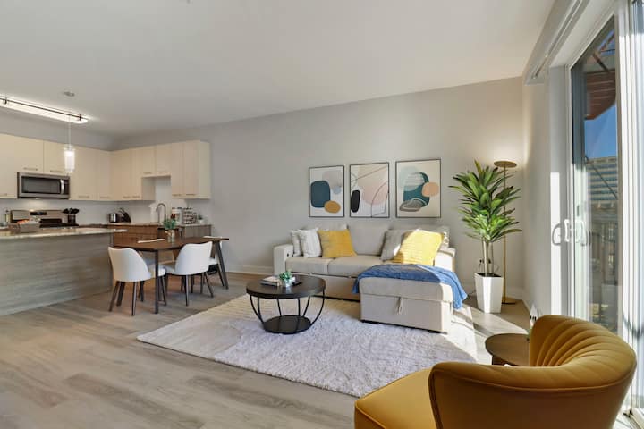 Luxury 2br - Pool, Gym, Mins To Naperville! - 內珀維爾